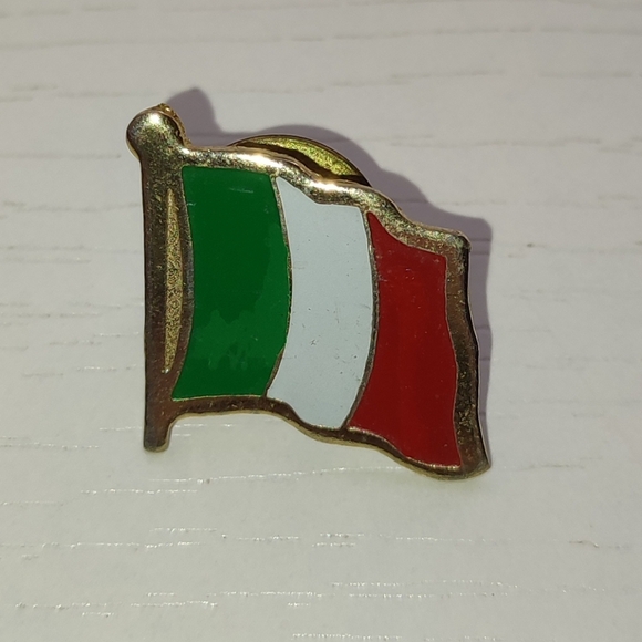 Vintage | Accessories | Vintage Gold Italian Flag Pin | Poshmark